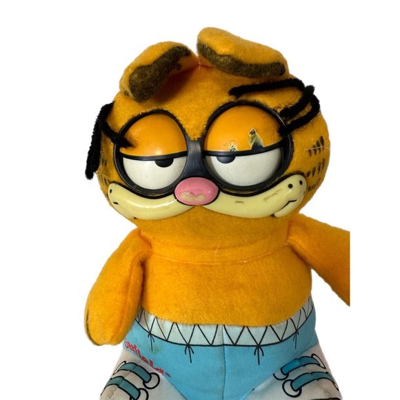 United Feature Syndicate | Toys | Garfield Pull String Talking 9 Plush ...